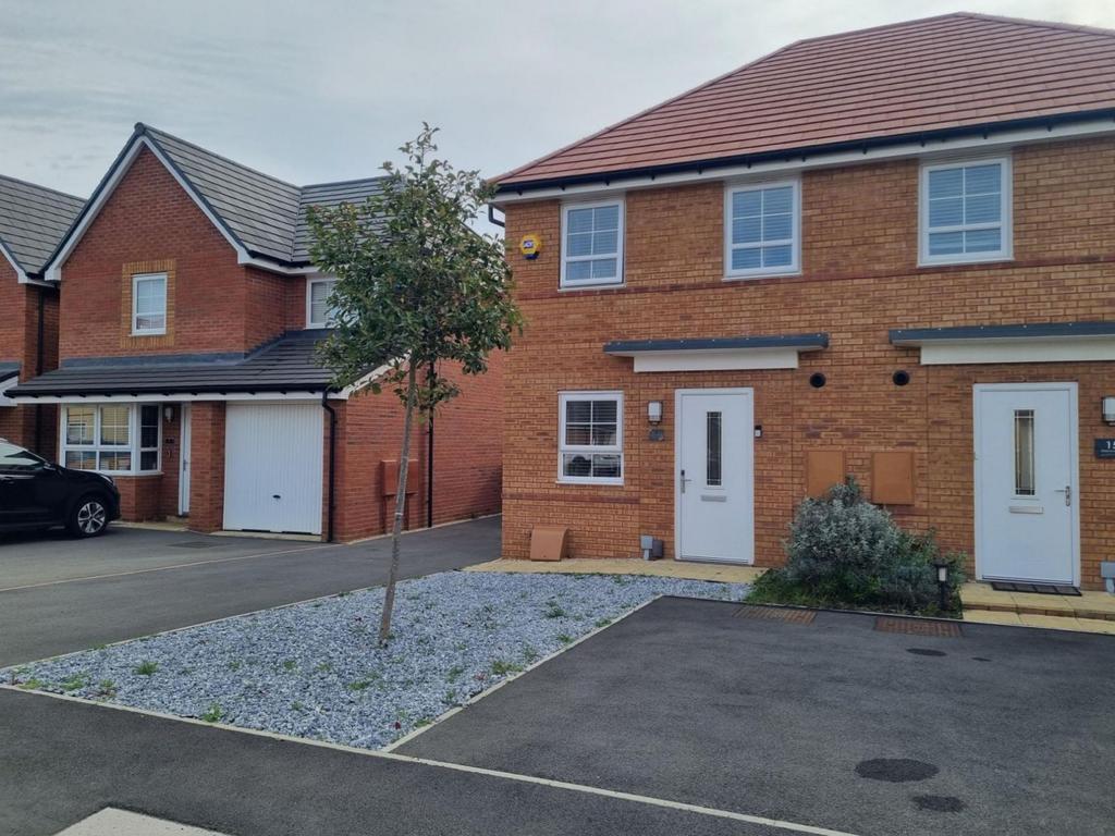 Stephens Road, Overstone Gate... 2 bed semi-detached house - £260,000