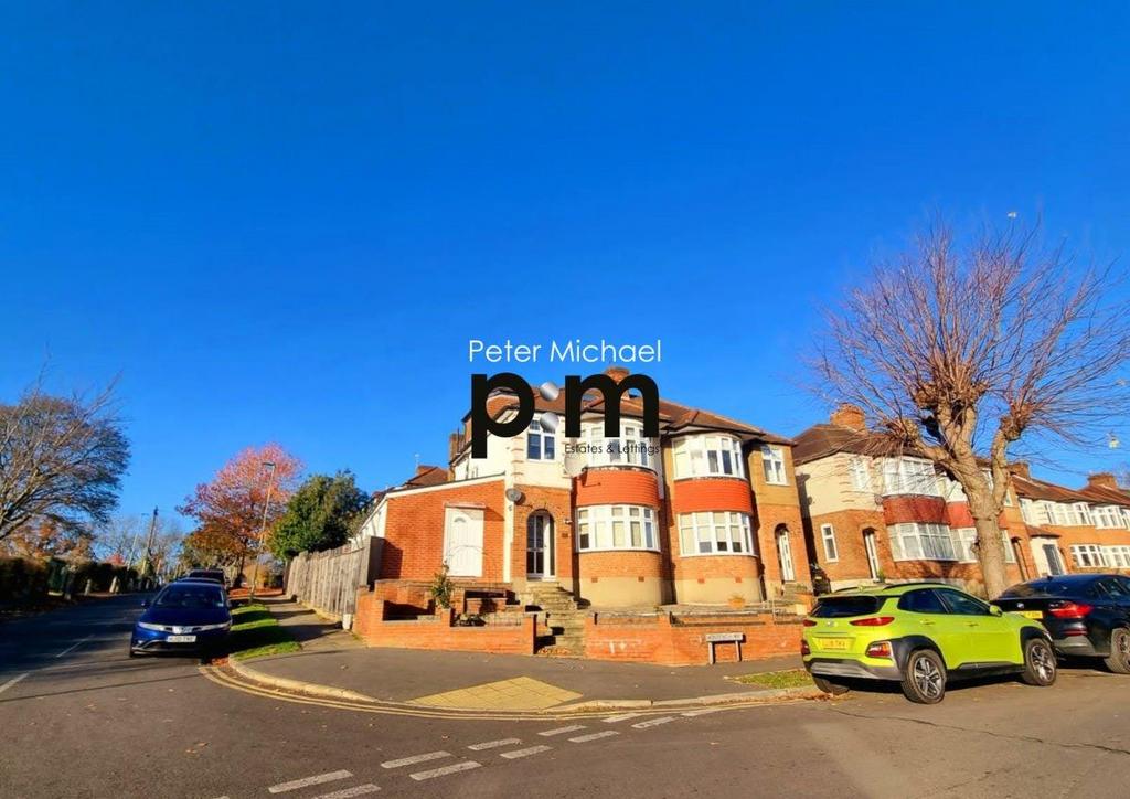 Monkfrith Way, Southgate 2 bed flat - £1,750 pcm (£404 pw)