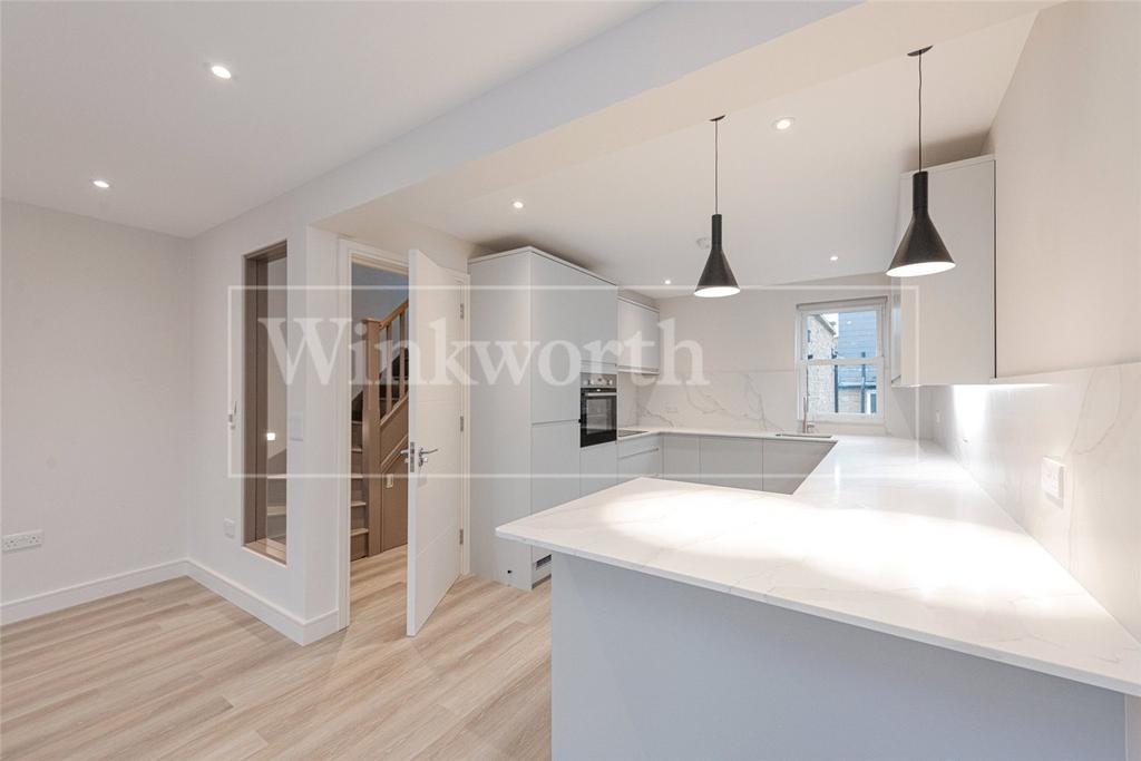 Purves Road, London, NW10 2 bed apartment - £2,850 pcm (£658 pw)