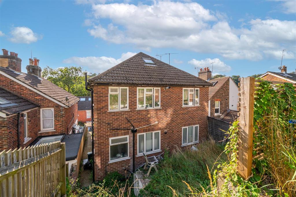Farningham Road, Caterham 2 bed apartment for sale - £250,000
