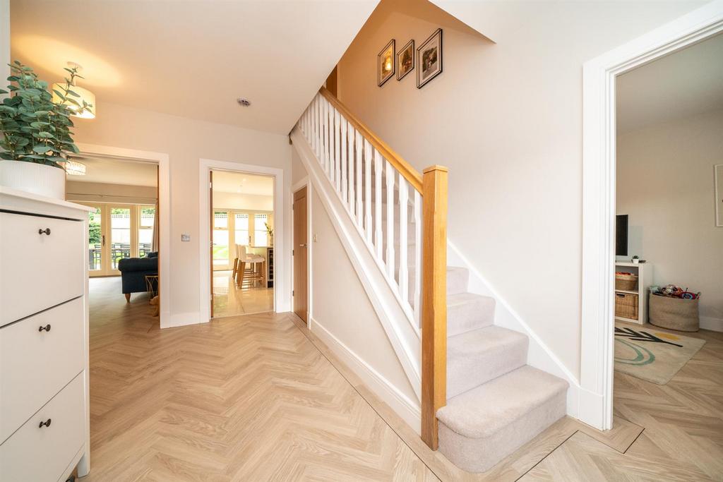 Bell Farm Close, Studham, Bedfordshire, LU6 2QX 4 bed detached house ...