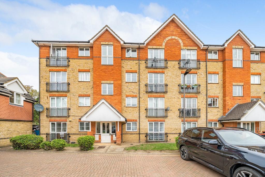 Joseph Hardcastle Close, London, SE14 2 bed apartment - £325,000