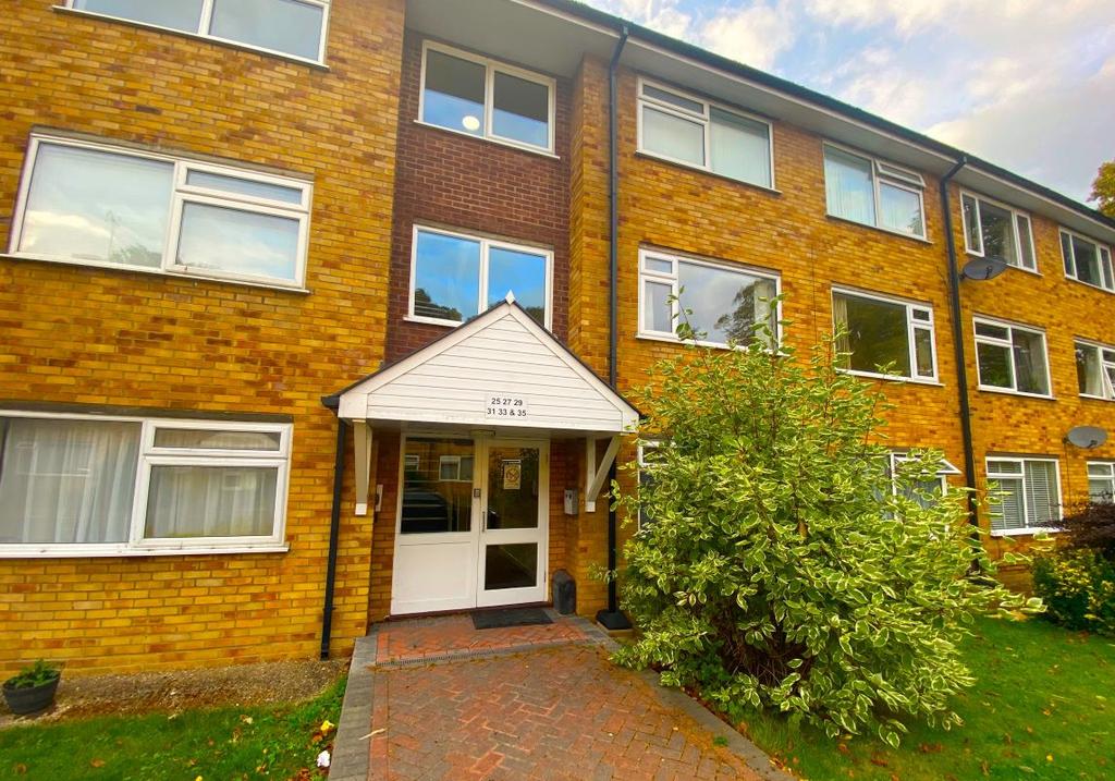 31 Sylvia Close, Basingstoke... 2 bed flat - £80,000