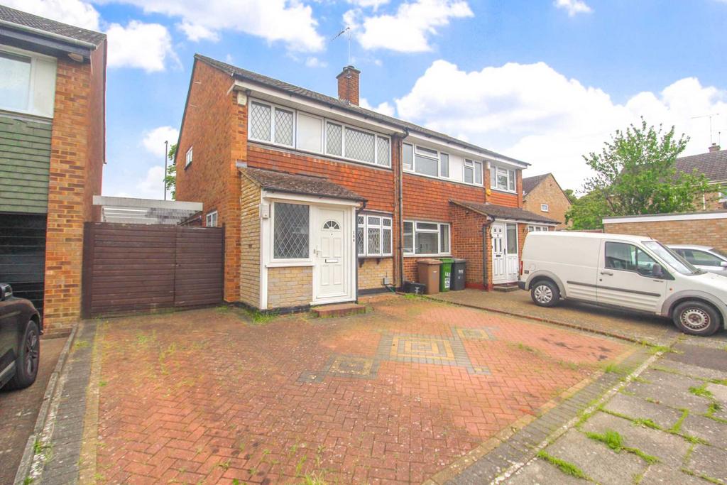Holgate Drive, Luton LU4 3 bed semi-detached house - £350,000