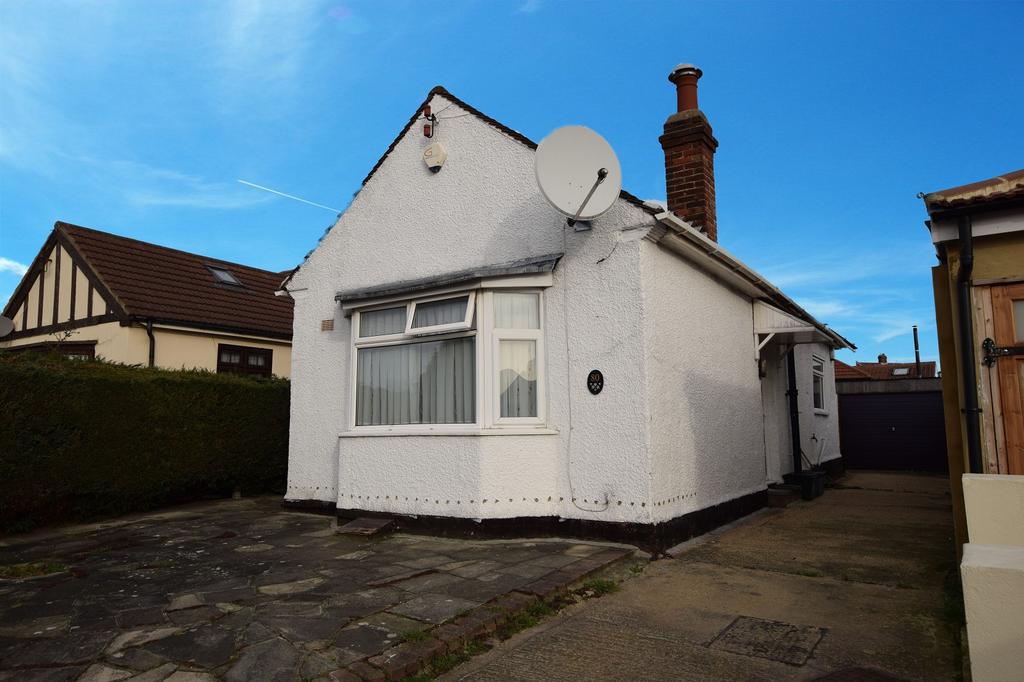 Dunspring Lane, Clayhall IG5 0UB 2 bed semi-detached bungalow for sale ...