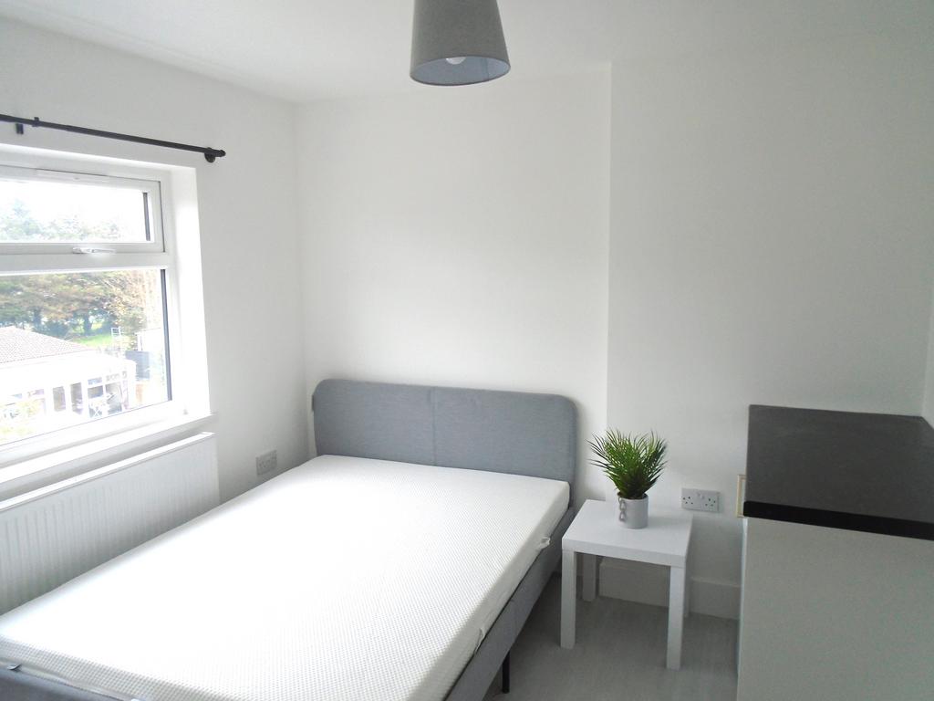 Hounslow TW3 House share - £850 pcm (£196 pw)