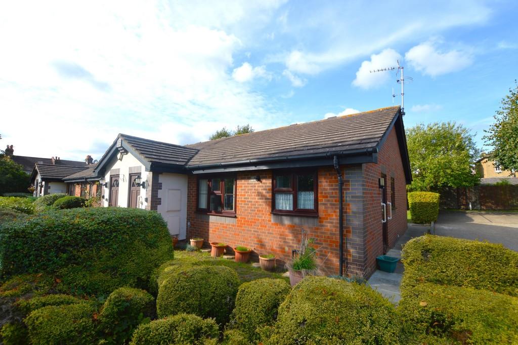 Friars Mews, Eltham SE9 2 bed terraced bungalow for sale - £375,000