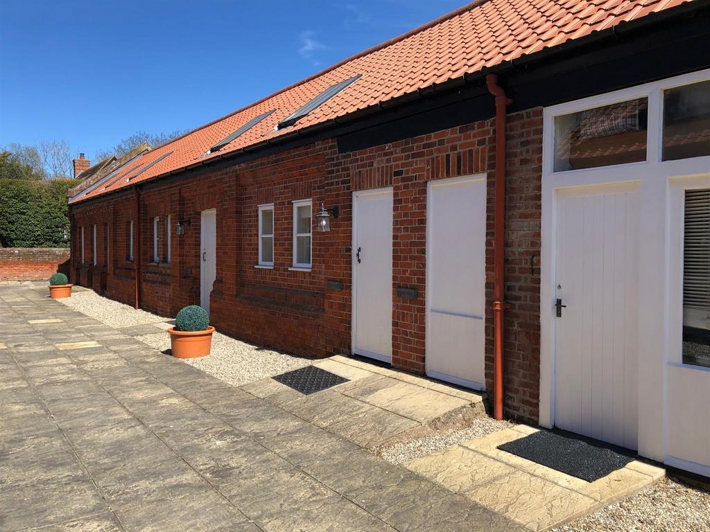 Saling Grove, Great Saling, Braintree 1 bed mews - £825 pcm (£190 pw)