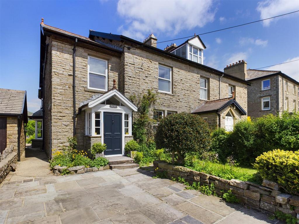 Burtersett Road, Hawes DL8 5 bed semi-detached house - £495,000