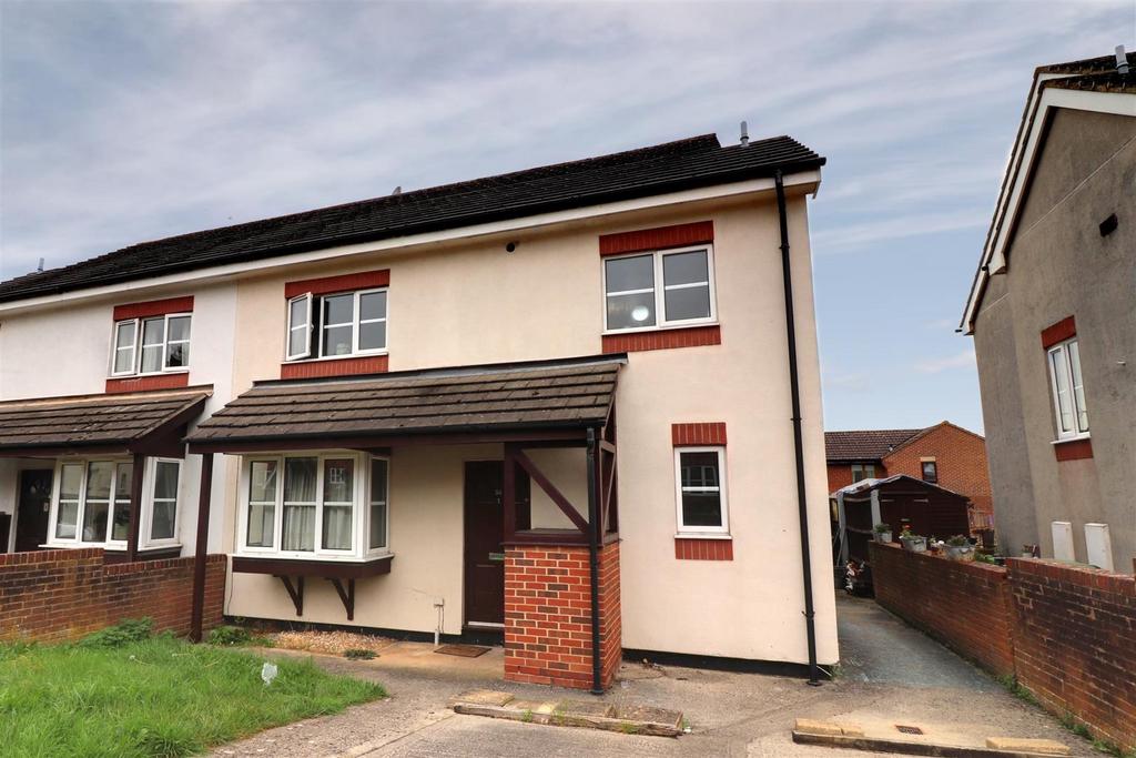 Juniper Way, Stonehouse 2 bed maisonette - £145,000