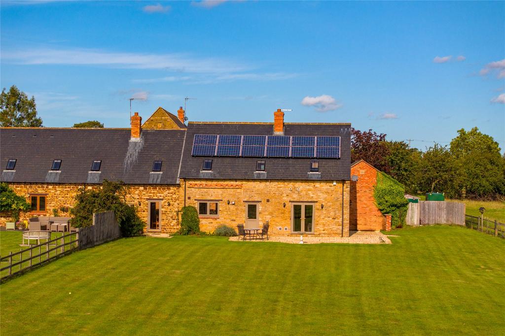 Hereford Court, Preston Deanery... 3 bed barn conversion - £600,000