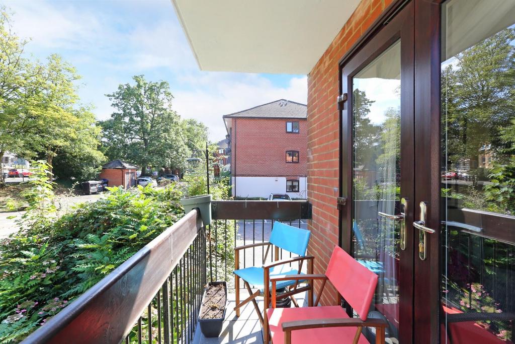 Wavel Place, London, SE26 1 bed flat - £250,000