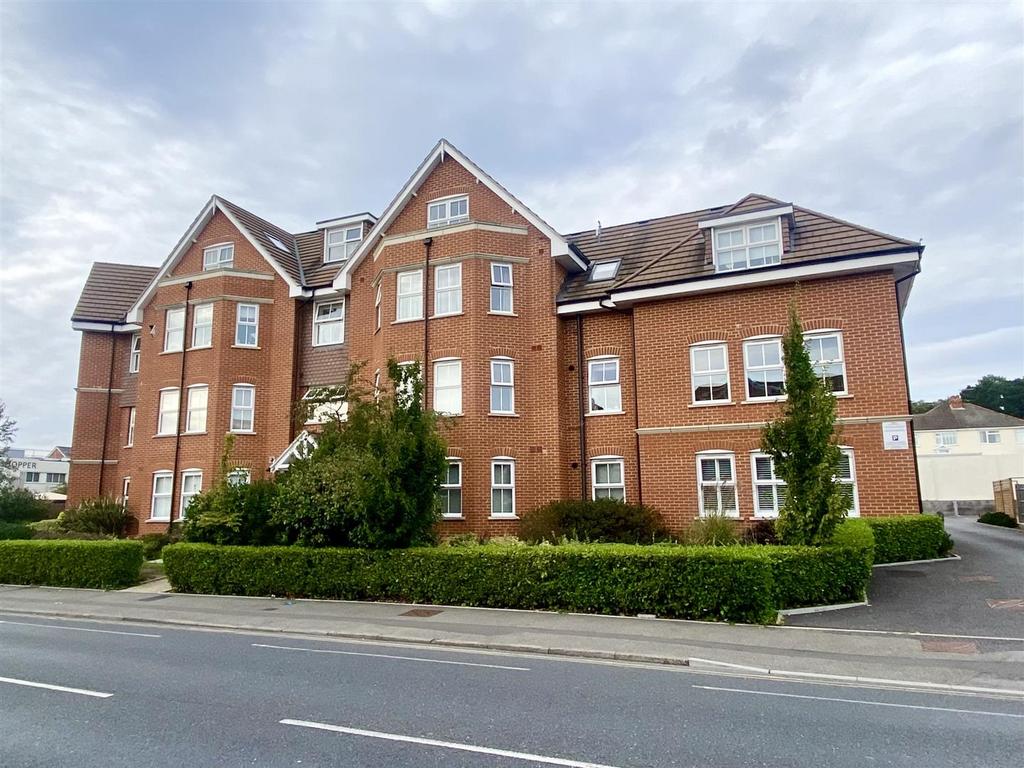 145-151 Bournemouth Road, Poole BH14 1 bed apartment - £950 pcm (£219 pw)