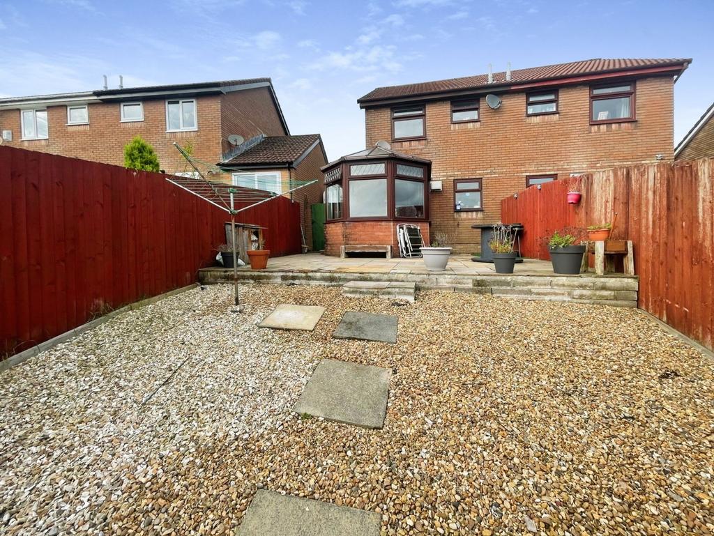 Cae Ffynnon, Energlyn, Caerphilly... 2 bed semi-detached house - £185,000