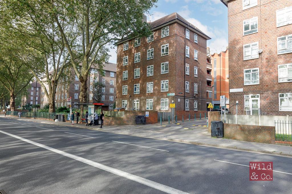 Malmsmeade House, Homerton Road, 2 bed flat - £350,000