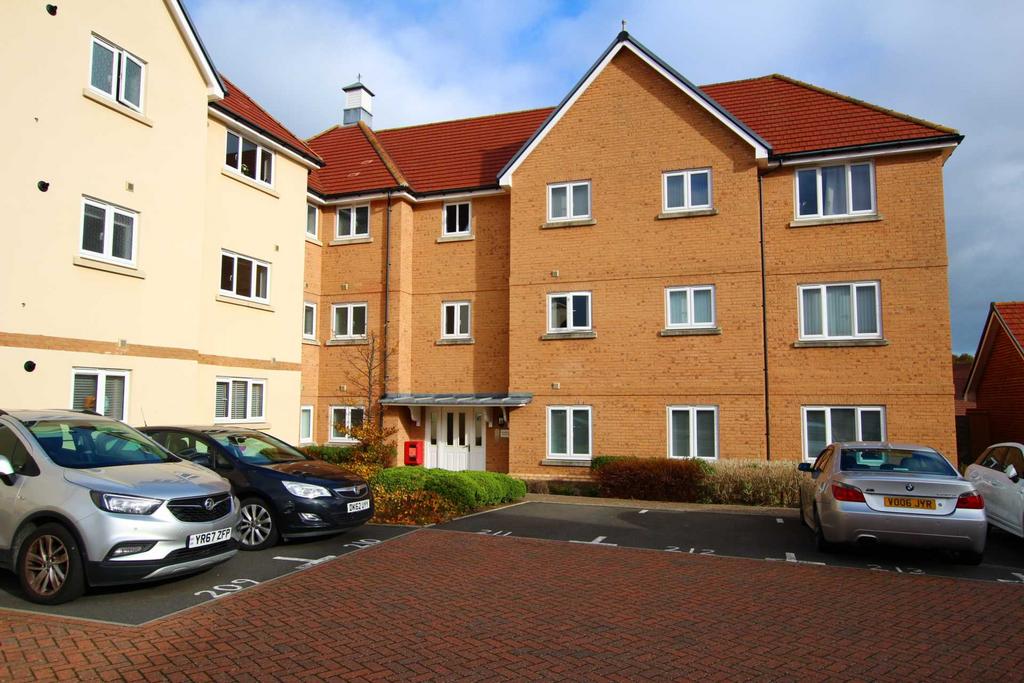 Kensington Way, Polegate, BN26 6FJ 2 bed flat - £220,000