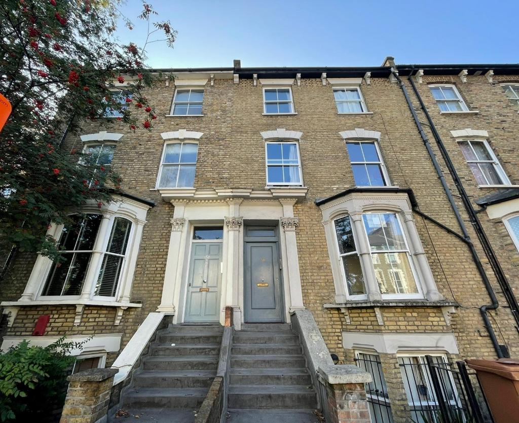Graham Road, Hackney, E8 3 bed apartment - £3,000 pcm (£692 pw)