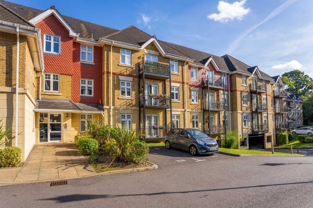 Mayfield Court, London Road, Bushey 1 bed flat for sale - £310,000