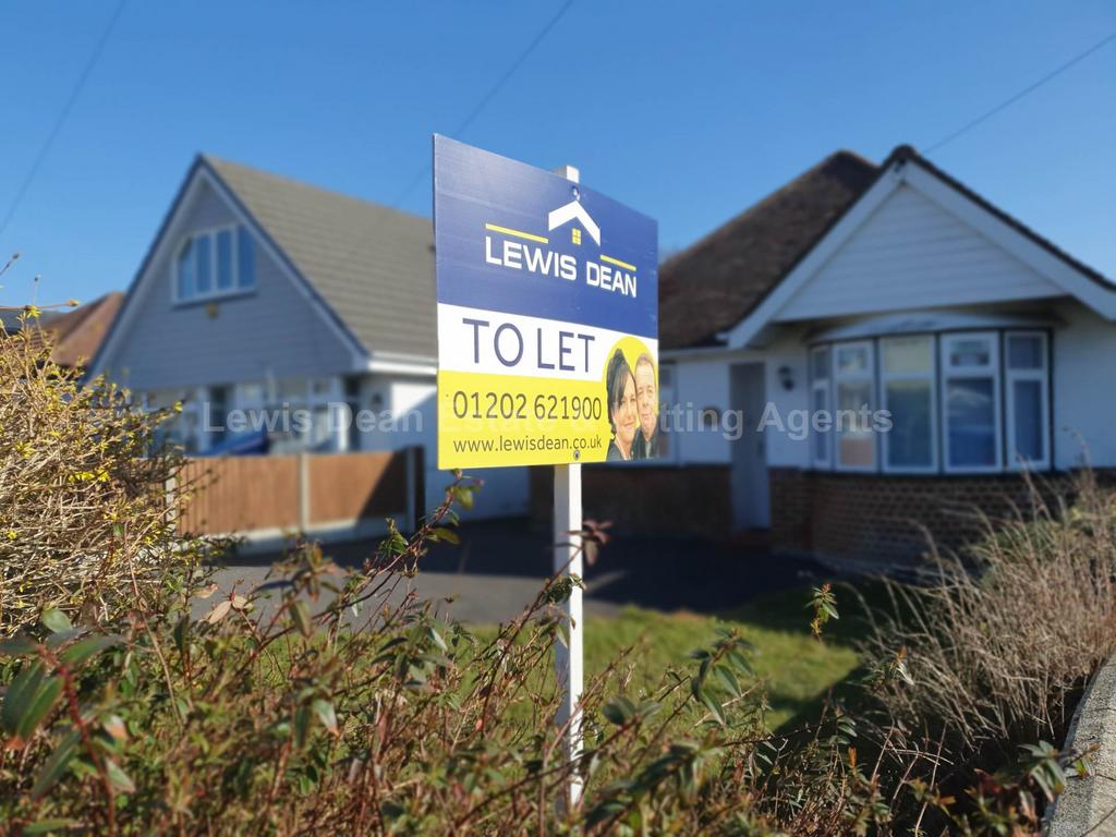 BUNGALOW WITH SEA VIEWS - Woodlands... 2 bed retirement property - £ ...