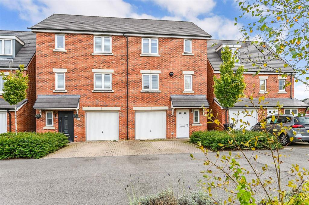 Saddle Way, Andover 4 bed semi-detached house - £360,000