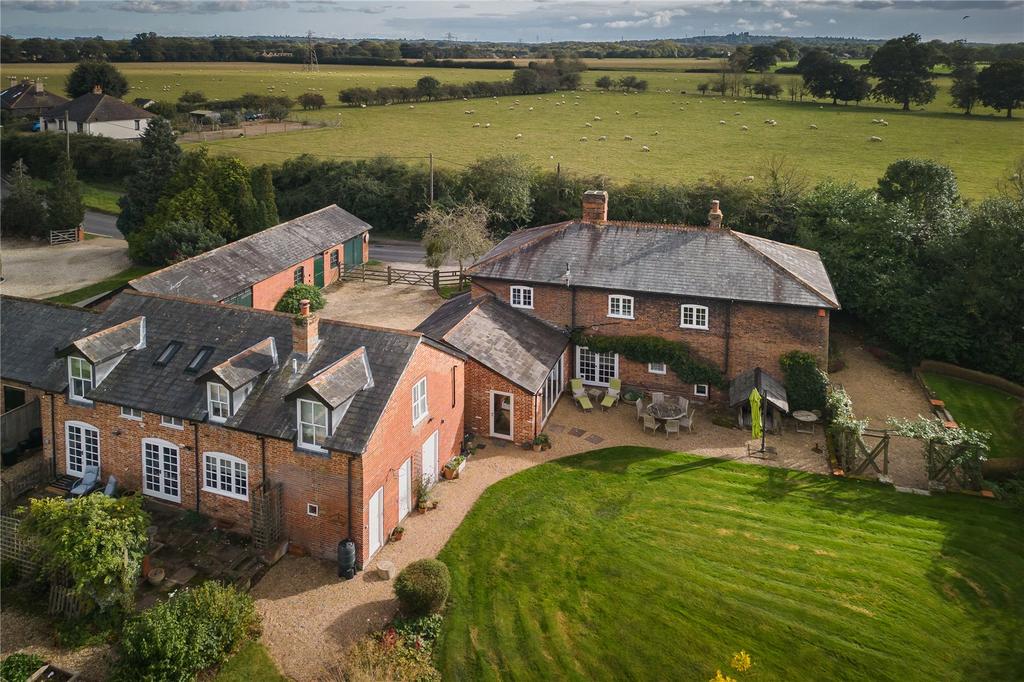 Highwood Lane, Romsey, Hampshire, SO51 6 bed detached house - £1,595,000