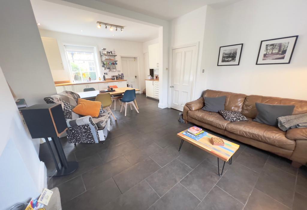 George Street, Saltaire, Shipley... 5 bed terraced house - £395,000