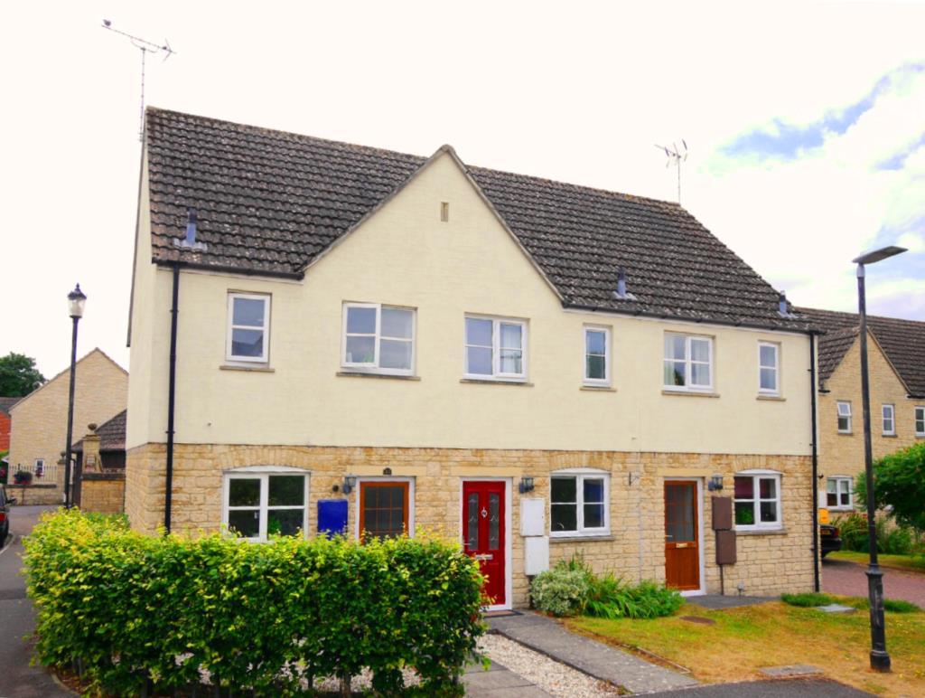 Perrinsfield, LECHLADE 2 bed terraced house to rent - £1,350 pcm (£312 pw)