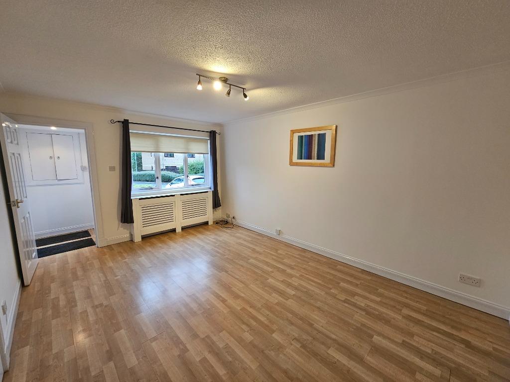 Howth Drive Anniesland Glasgow G13 3 Bed Ground Floor Flat £925