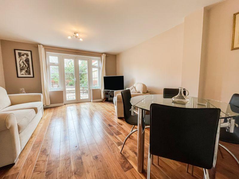 Wellstead Way, Hedge End, SO30 2LE 3 bed terraced house - £320,000