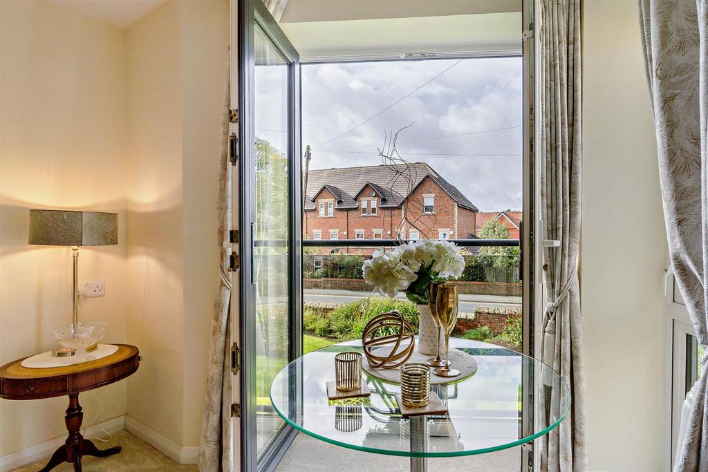 Crocus Court, Station Road... 1 bed apartment - £100,000
