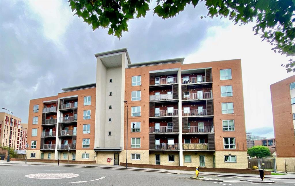 Park Lane Plaza, Liverpool 2 bed apartment - £140,000