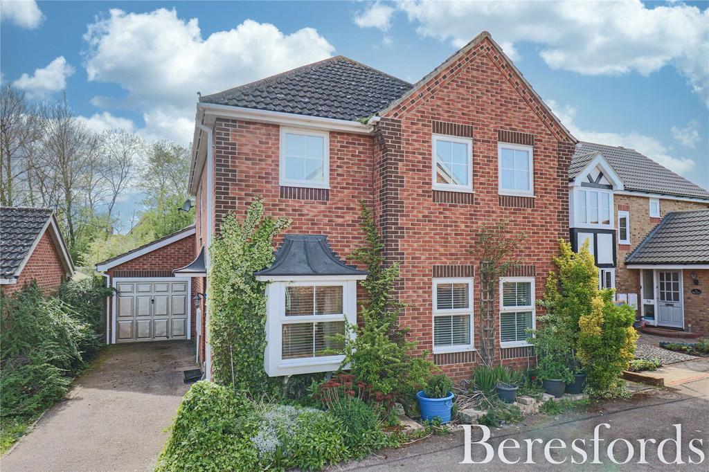 The Mead, Dunmow, CM6 4 bed detached house - £485,000