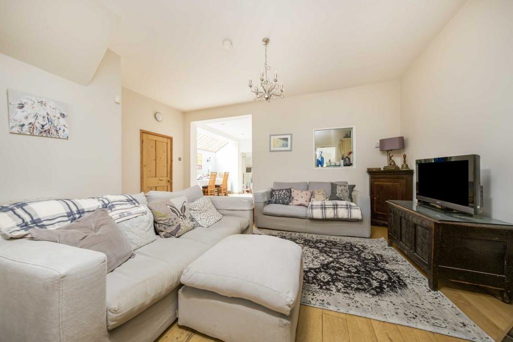Lock Road, Richmond, TW10 3 bed semi-detached house - £3,250 pcm (£750 pw)