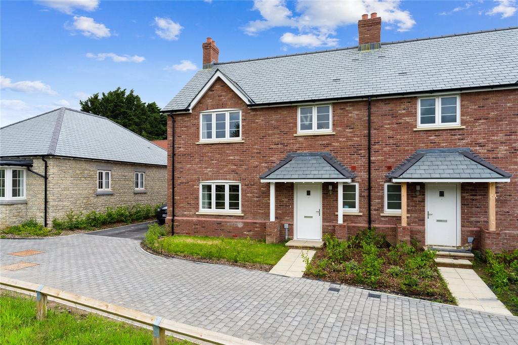 18 Shillingstone Fields, Okeford... 3 bed semi-detached house - £375,000