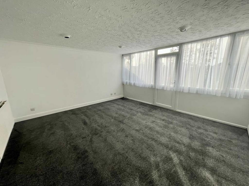 Sheelin Grove Milton Keynes Mk2 3 Bed Terraced House For Sale £230 000