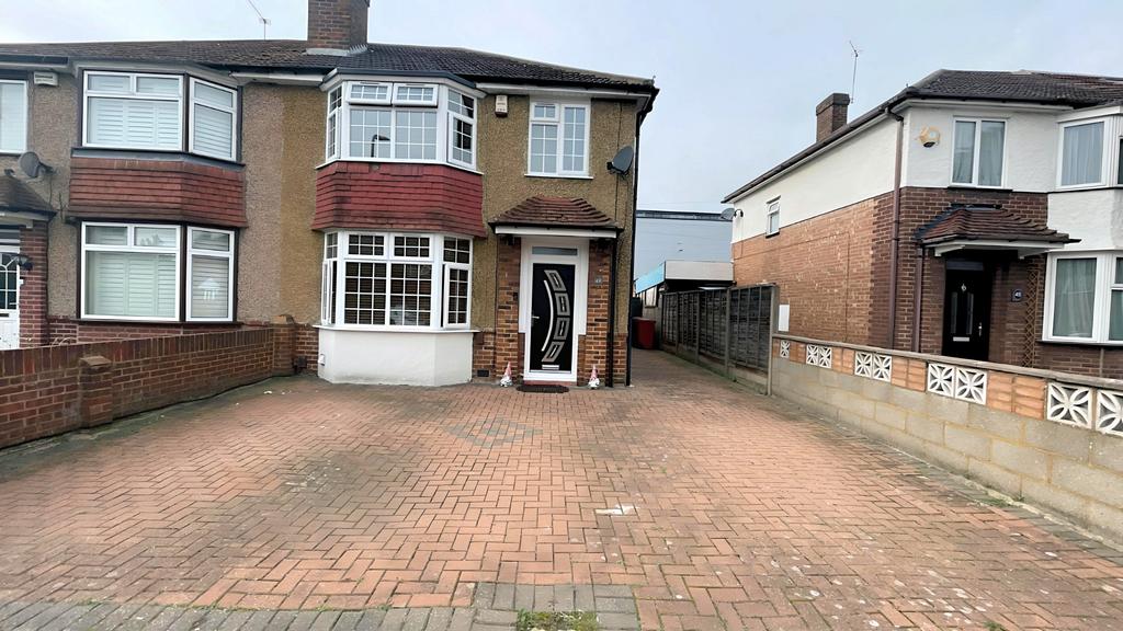 Salisbury Avenue, Slough, Berkshire... 3 bed semi-detached house - £550,000