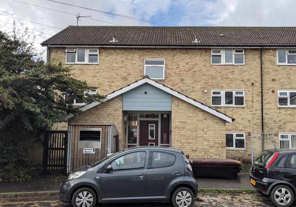 32 Mathews Way, Stroud... 1 bed flat - £85,000