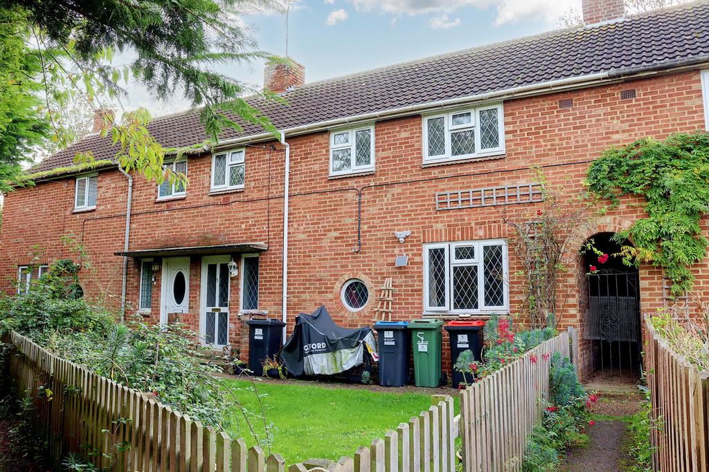 Tower Close, Filgrave, Newport Pagnell 3 bed terraced house - £260,000