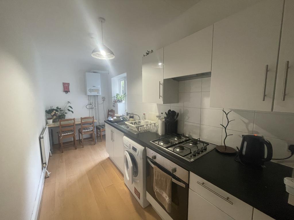 14 Napier Terrace - Basement 2 bed house share - £1,127 pcm (£260 pw)