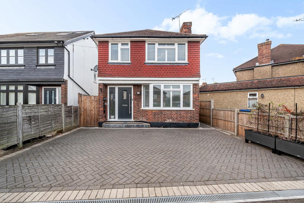 Rydens Way, Woking, GU22 4 bed detached house for sale - £550,000