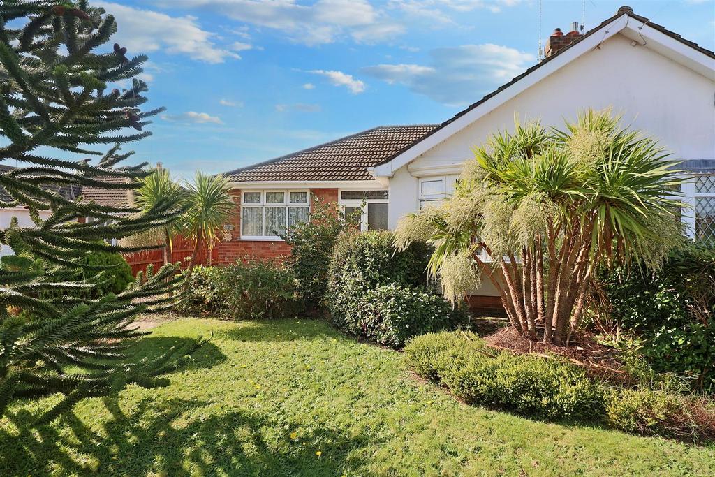 Higher Drive, Lowestoft 2 bed semi-detached bungalow - £200,000