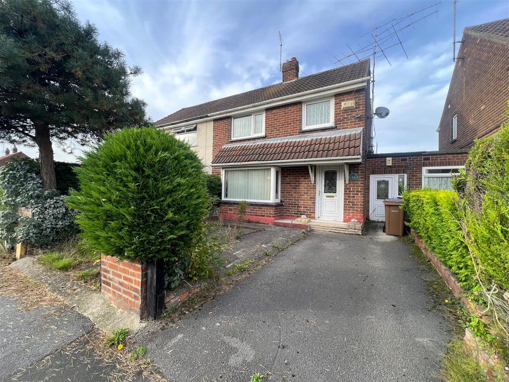 The Oval, Brough 3 bed house - £130,000