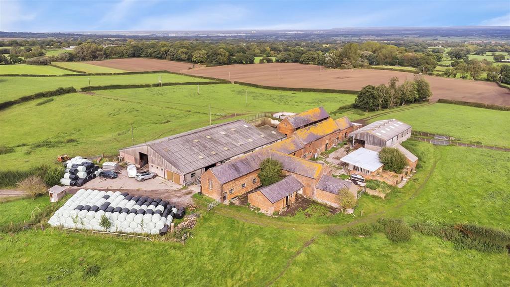 Hope, Wrexham, Clwyd Detached house - £350,000
