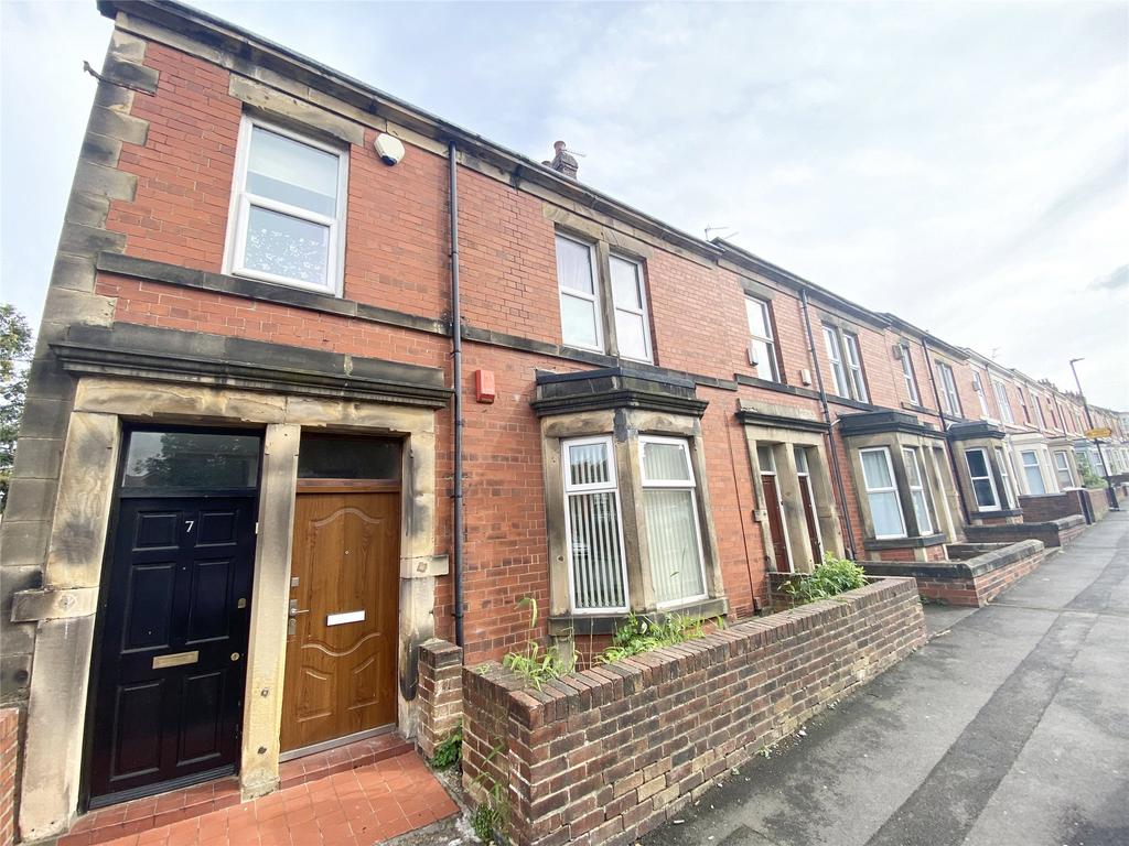 Wingrove Gardens, Fenham, Newcastle... 2 bed apartment - £115,000