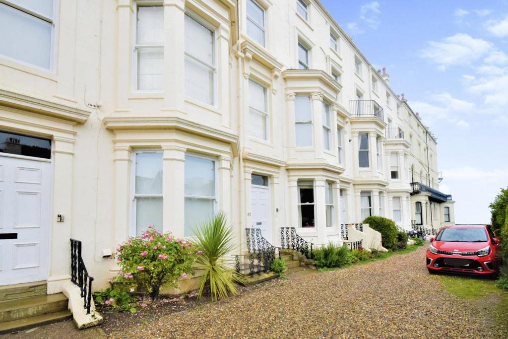 The Crescent, Filey 2 bed flat - £129,950