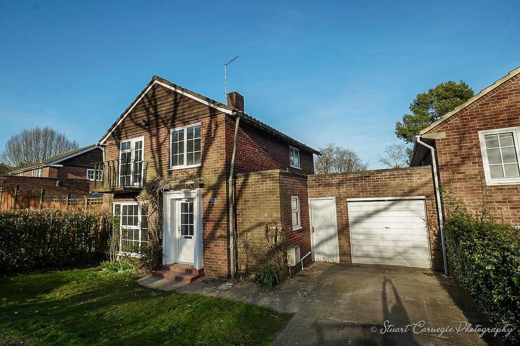 Pentley Park, Welwyn Garden City AL8 3 bed detached house - £2,100 pcm ...
