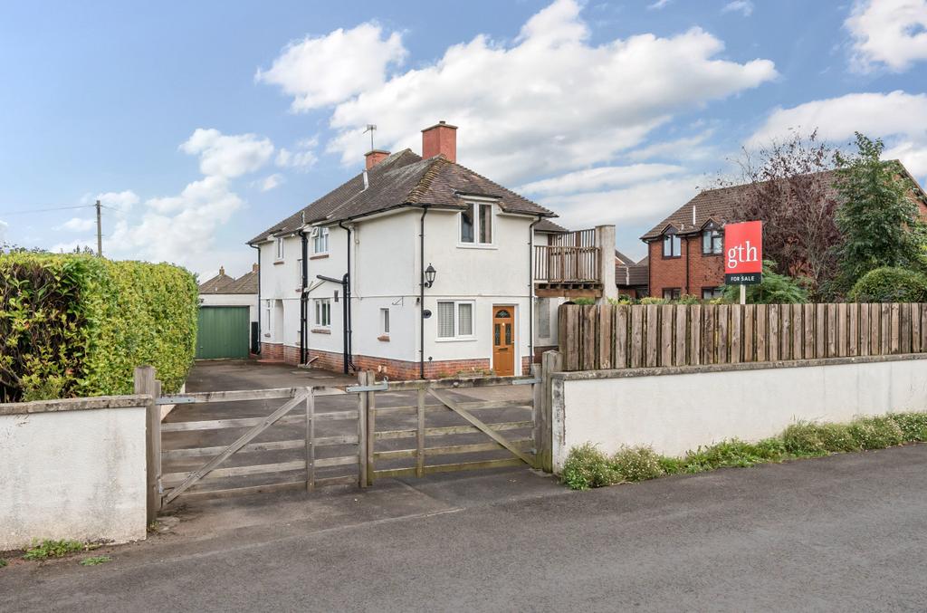 Cher, Minehead, Somerset, TA24 4 bed detached house - £450,000