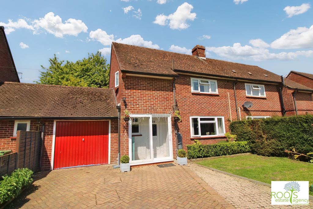 Thatcham, Berkshire RG18 3 bed semi-detached house for sale - £375,000