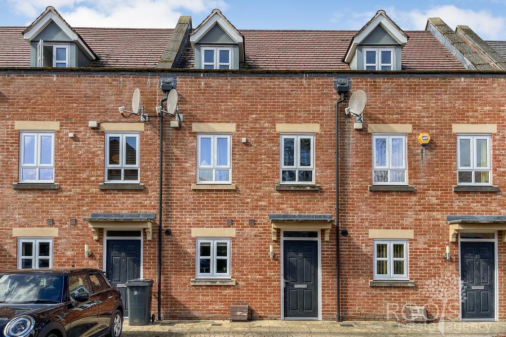 Newbury, West Berkshire RG14 3 bed terraced house for sale - £385,000
