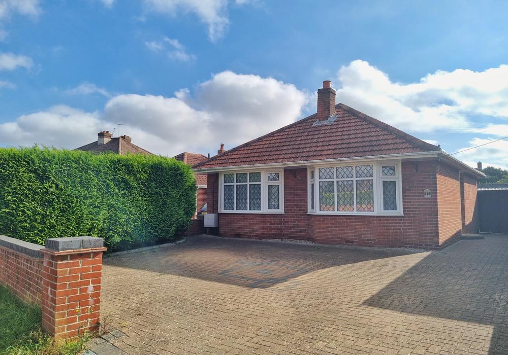Testwood Lane, Totton SO40 3 bed detached bungalow - £400,000